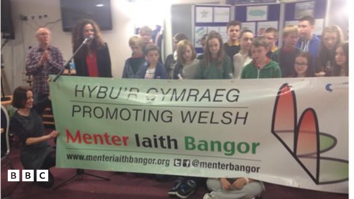 Lansio Menter Iaith Bangor yn swyddogol - BBC Cymru Fyw