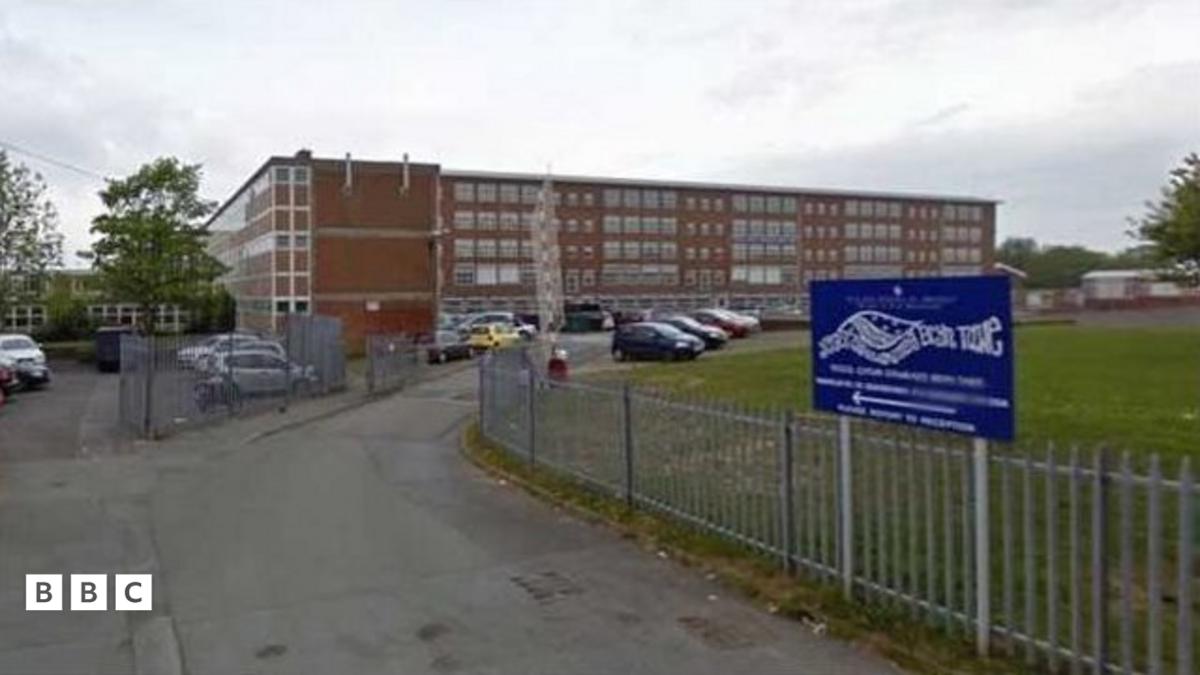 Ysgol Bryn Tawe: prifathro ac aelod arall o staff yn ymddiswyddo - BBC ...