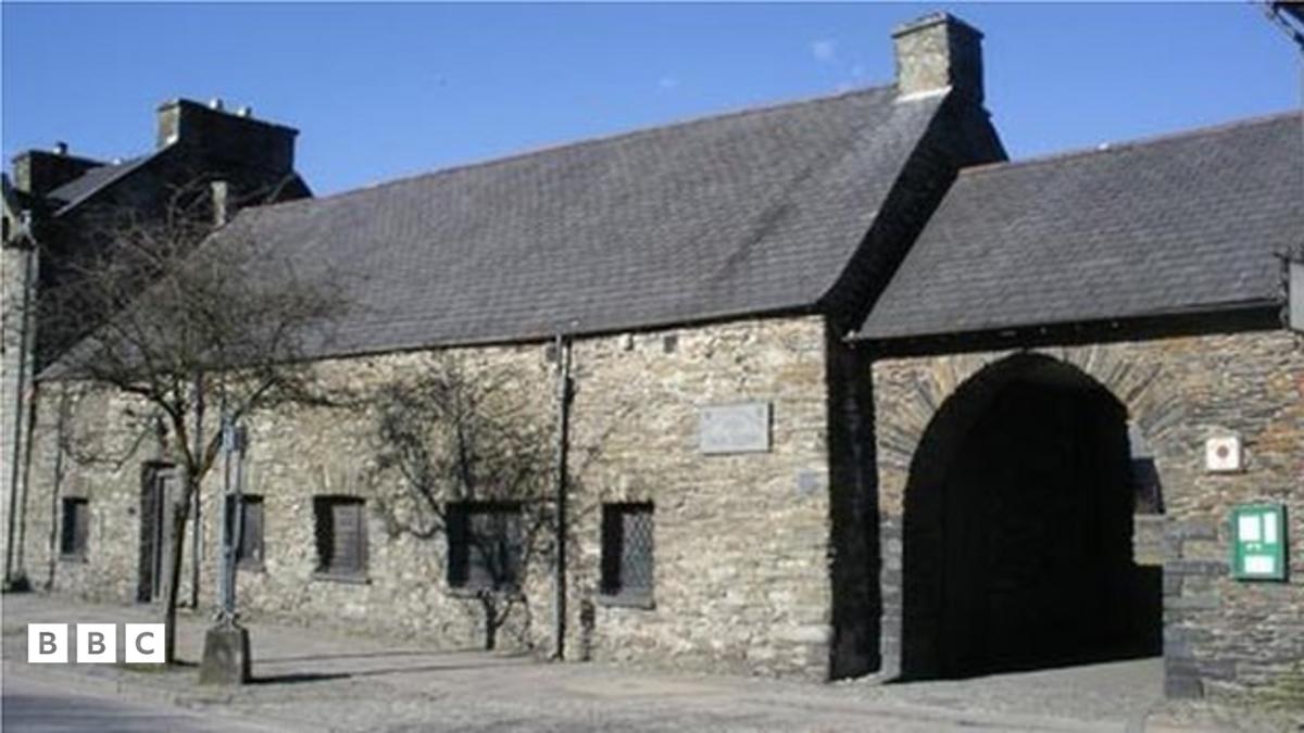 Ras gyfnewid i hybu'r Gymraeg - BBC Cymru Fyw