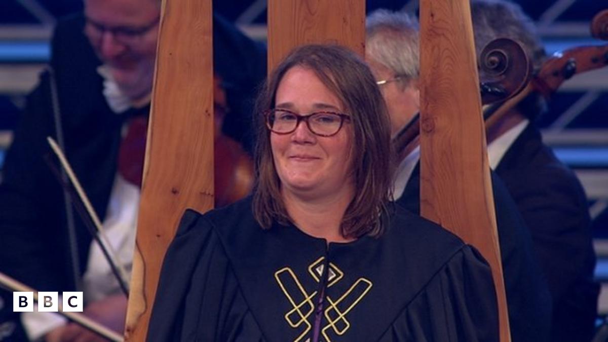 Tlws y Cerddor i Sioned Eleri Roberts - BBC Cymru Fyw