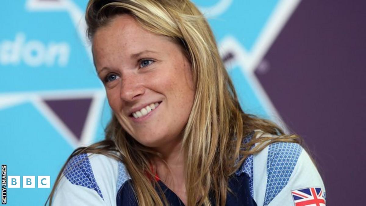 Hwylio: Medal efydd i Hanna Mills - BBC Cymru Fyw