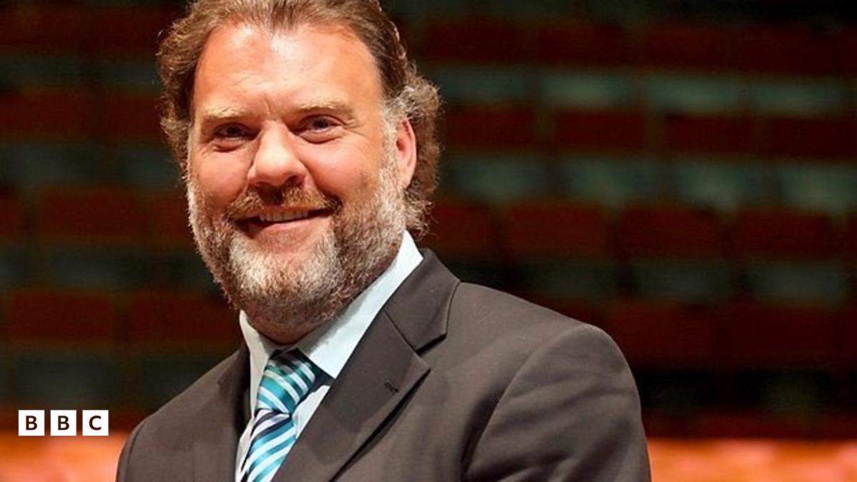 Bryn Terfel yn arwain dathliadau 30 mlynedd y Tabernacl - BBC Cymru Fyw