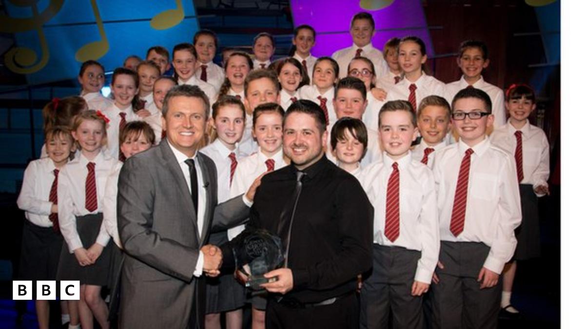 Ysgol Llangennech: Pencampwyr y corau - BBC Cymru Fyw