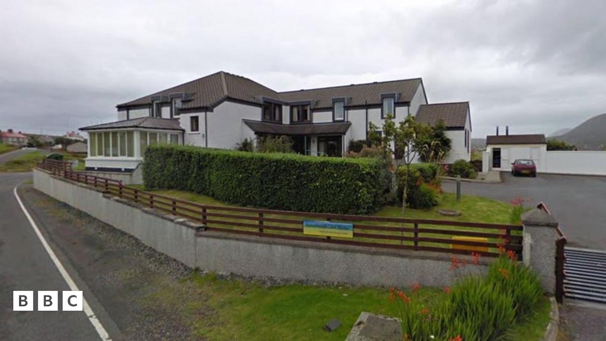 Dachaigh-cùraim an t-Òib ga moladh - Naidheachdan a' BhBC