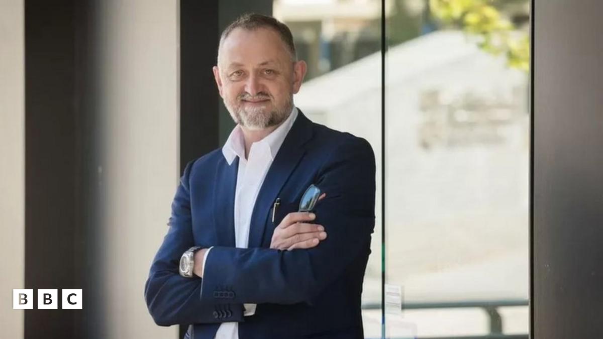 An t-Oll. Todd Walker a' fàgail a dhreuchd - Naidheachdan a' BhBC