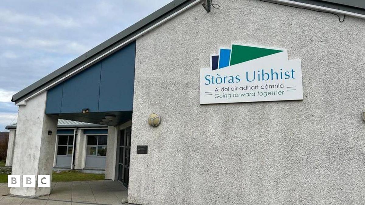 "Iomagain mhòr" air ceannard CnES mu Stòras Uibhist - Naidheachdan a' BhBC