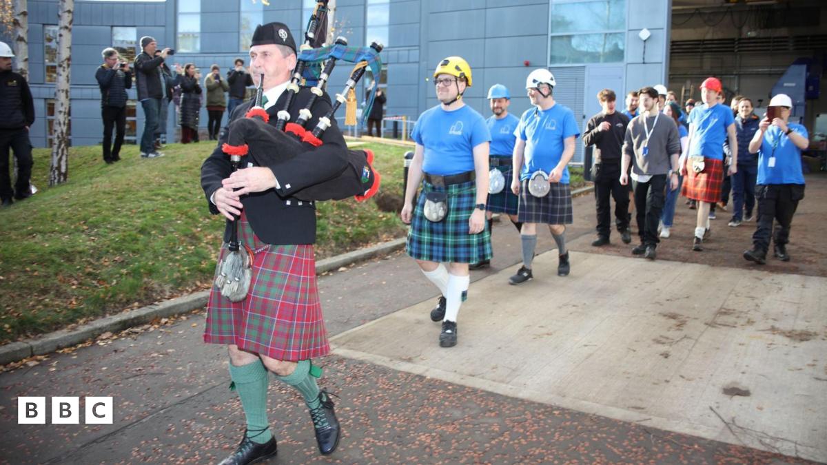 Bho Bhàideanach 's Steòrnabhagh 's a-mach gu starsaich na Cruinne Cè ...