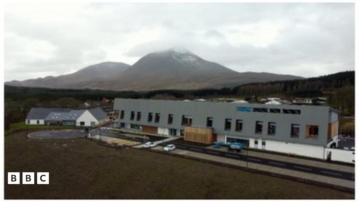 Dreuchdan bàna nan trioblaid san Eilean Sgitheanach - Naidheachdan a' BhBC