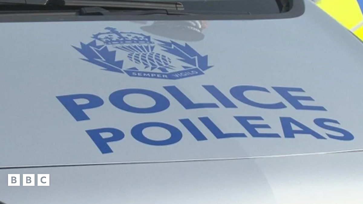 Dithis sa chùirt an co-cheangal ri cùis san deach ban-phoileas a leòn ...