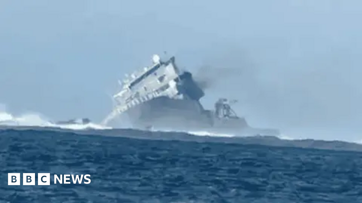 New Zealand: Crashed navy ship Manawanui was left on autopilot, inquiry ...