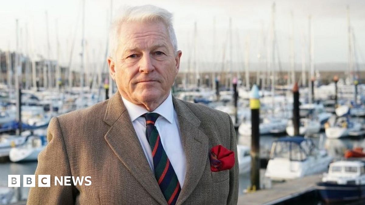 UUP: Iraq veteran Col Tim Collins to run in North Down - BBC News