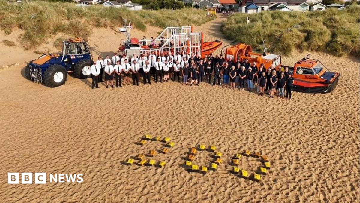 Lifeboat crews celebrate RNLI 200 with special photo - BBC News