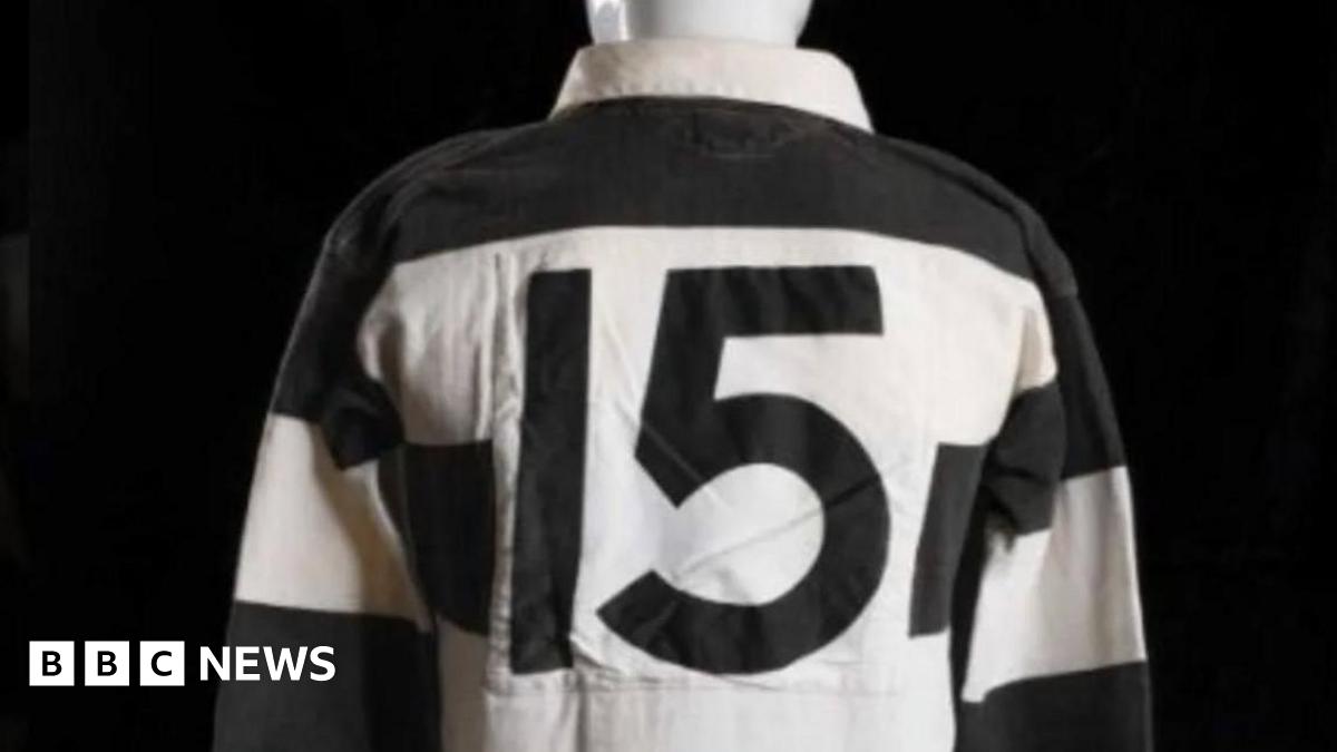Wales rugby: Iconic 1973 JPR Williams rugby shirt sells for £27k - BBC News