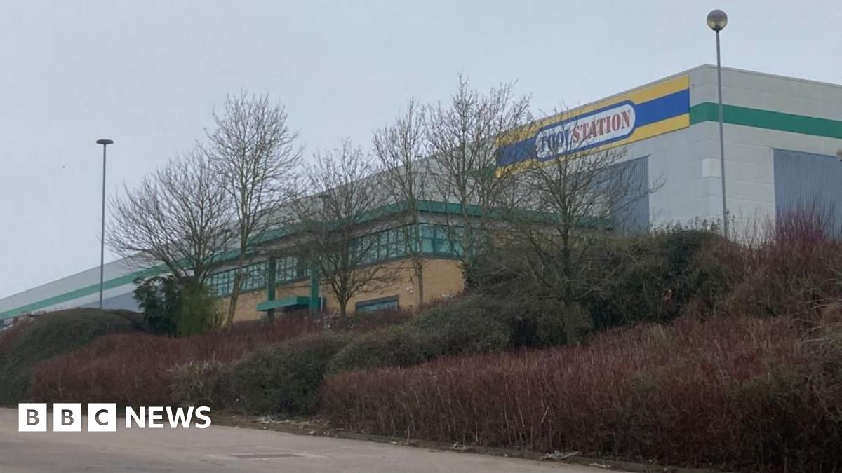 Toolstation Daventry distribution centre set to close in August - BBC News