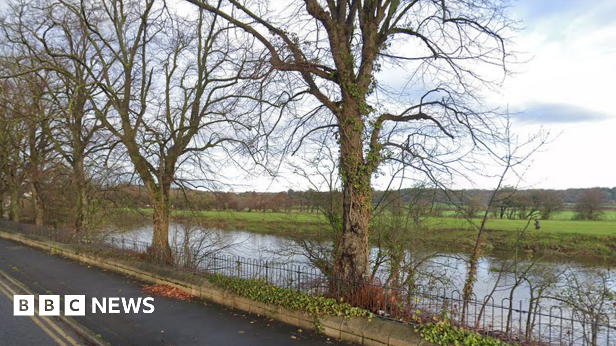 Man who fled police and jumped into River Ribble is found - BBC News