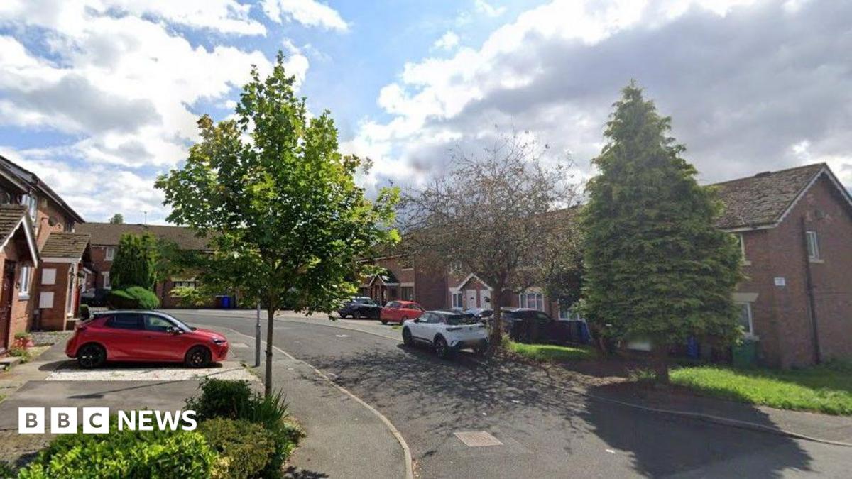 Manchester: Woman and two children injured in 'arson attack' - BBC News