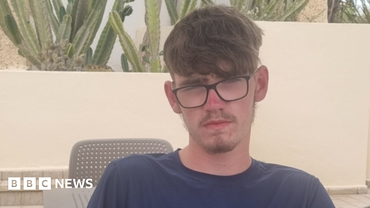 Driver, 17, admits causing death of pedestrian in Bentilee - BBC News