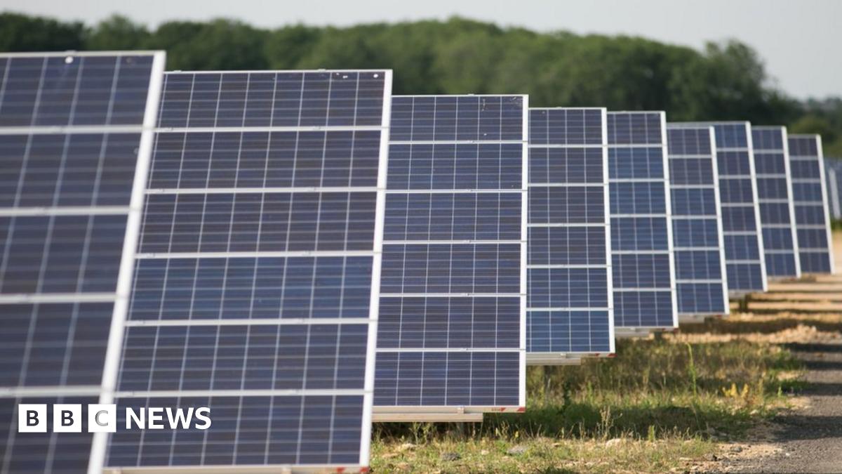 Norfolk solar farm approved near Mulbarton and Newton Flotman - BBC News