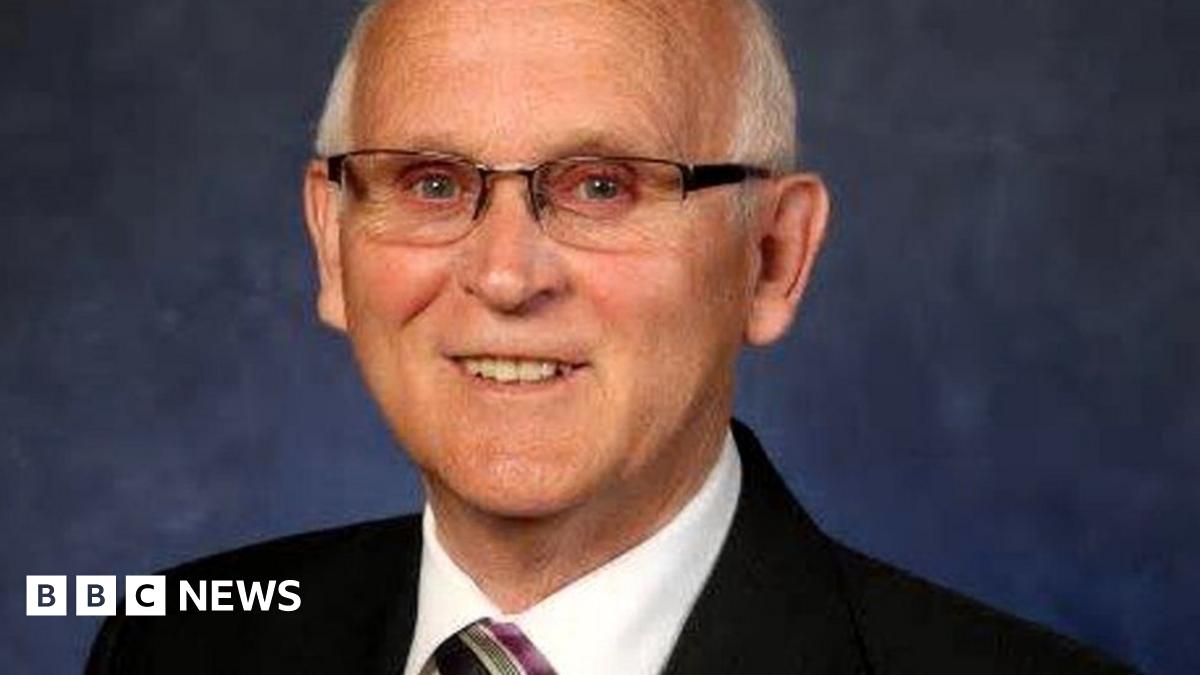 New Moray councillor Sandy Cooper resigns days after election - BBC News