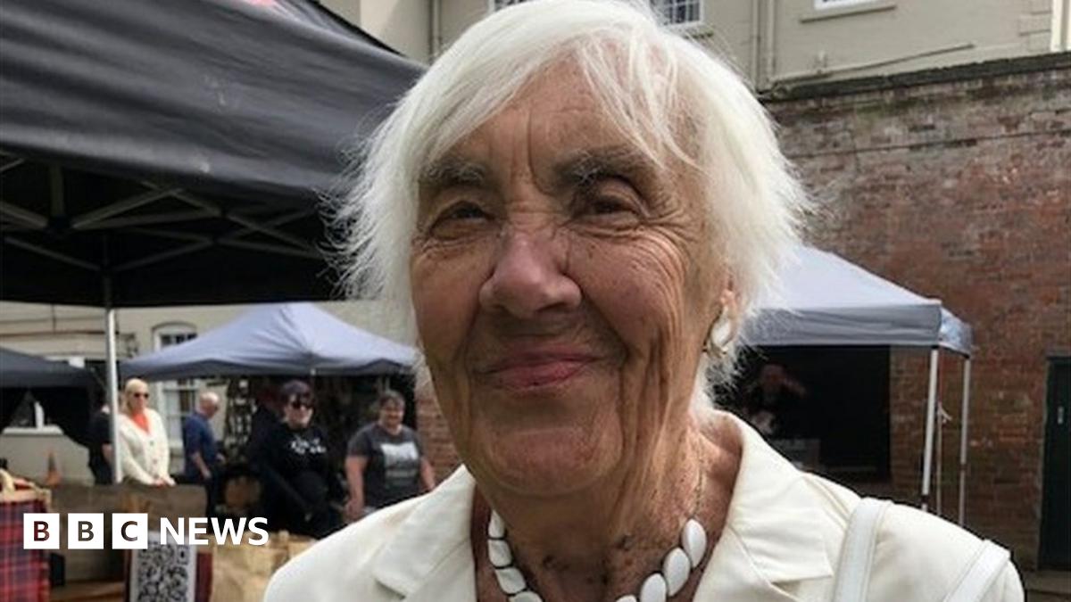 Bury ex-lollipop lady died on road she campaigned to make safer - BBC News