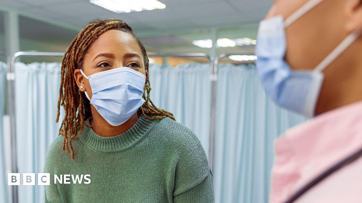 Masks to be worn at Royal Berkshire NHS trust as flu cases rise - BBC News