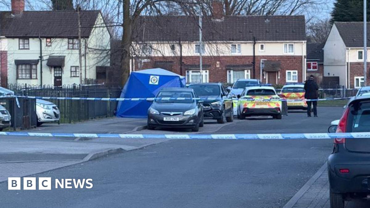 Five murder arrests after man shot dead in Wolverhampton - BBC News