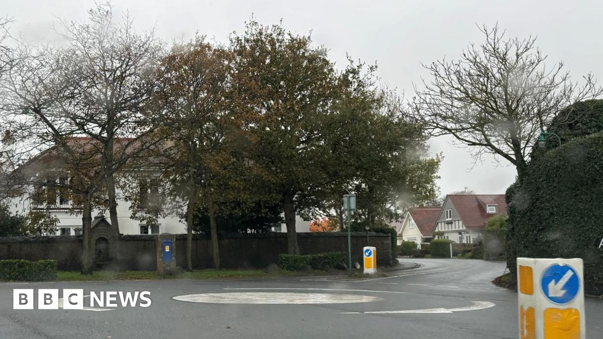 Reports of Guernsey roundabout misuse sparks police plea - BBC News