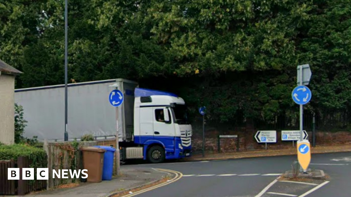 Talks start over limiting lorries in 'small' suburb in Spondon - BBC News