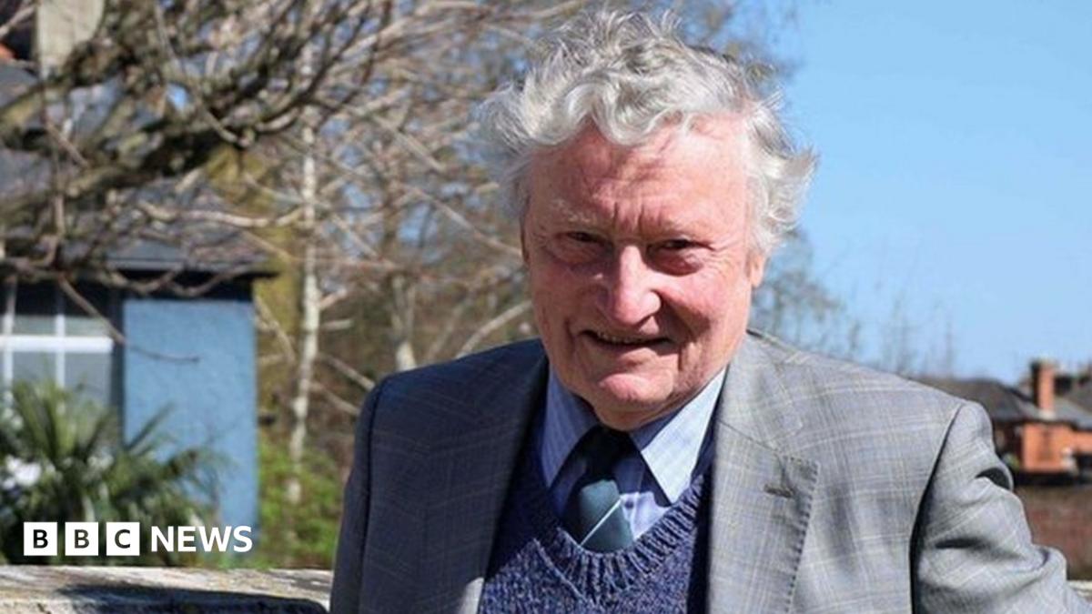 East Herts councillor retires after '105 years' of public service - BBC ...