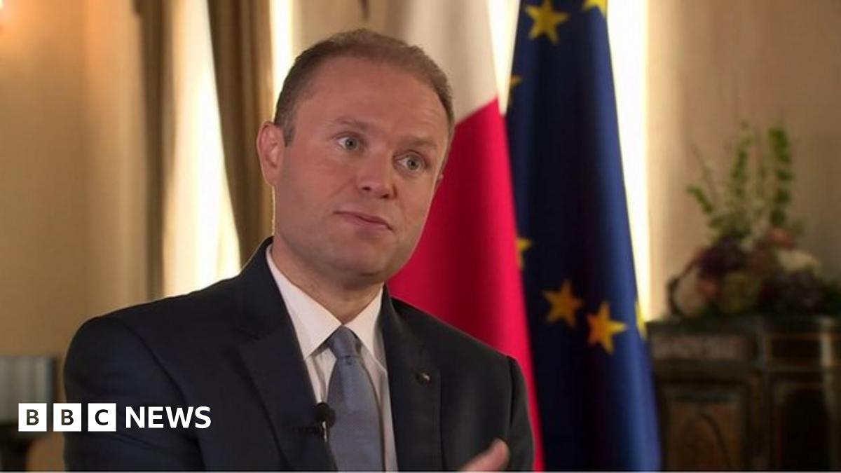 'Irish border issue' must be settled, says Muscat - BBC News