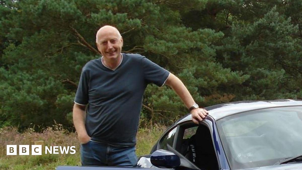 'Booking a driving test? I was 17,530 in the queue' - BBC News