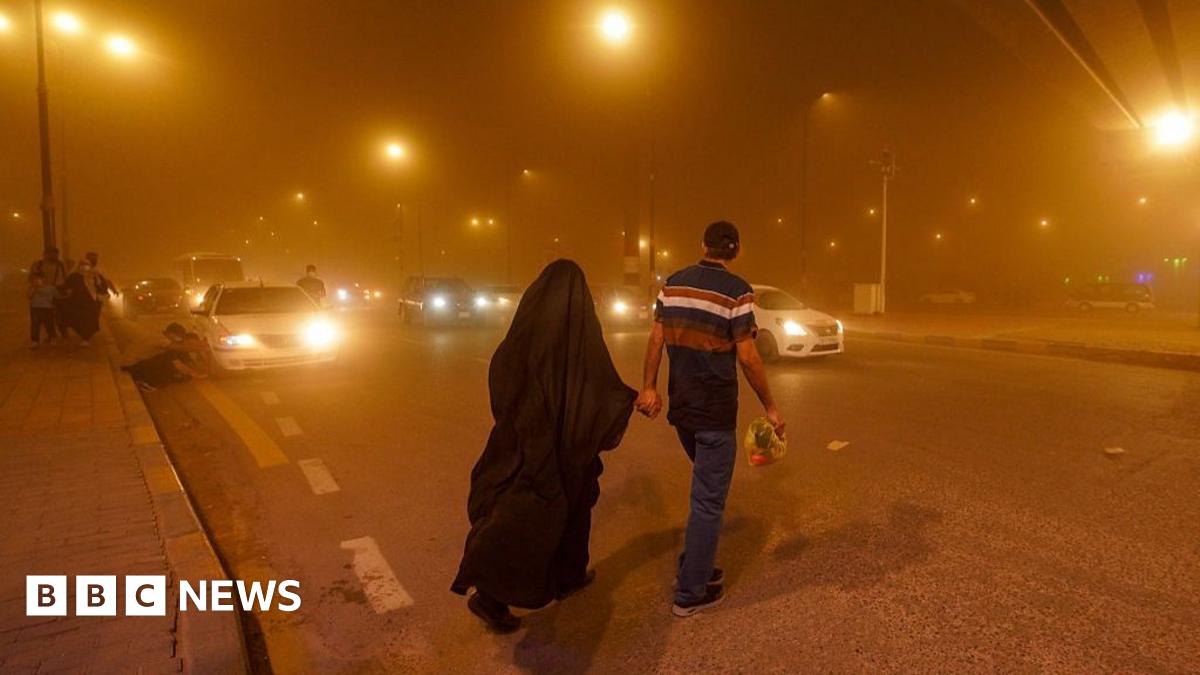 Iraq sandstorm leaves 1,800 with breathing problems - BBC News