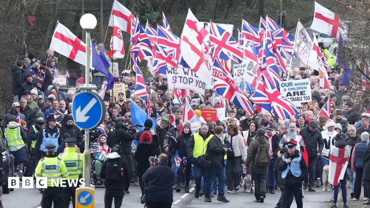 Hundreds protest against asylum plans at Crowborough army camp - BBC News