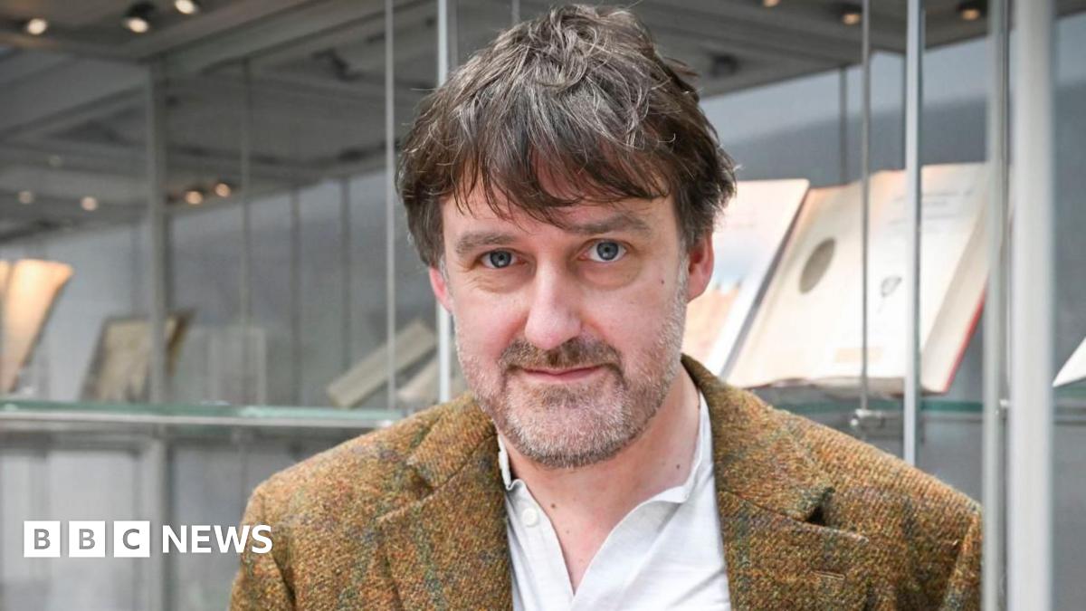 Lewis-born Gaelic poet Peter Mackay appointed Scotland's Makar - BBC News