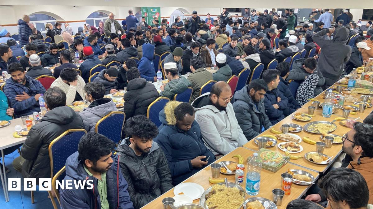 Middlesbrough mosque holds unifying dinner after violent disorder - BBC ...
