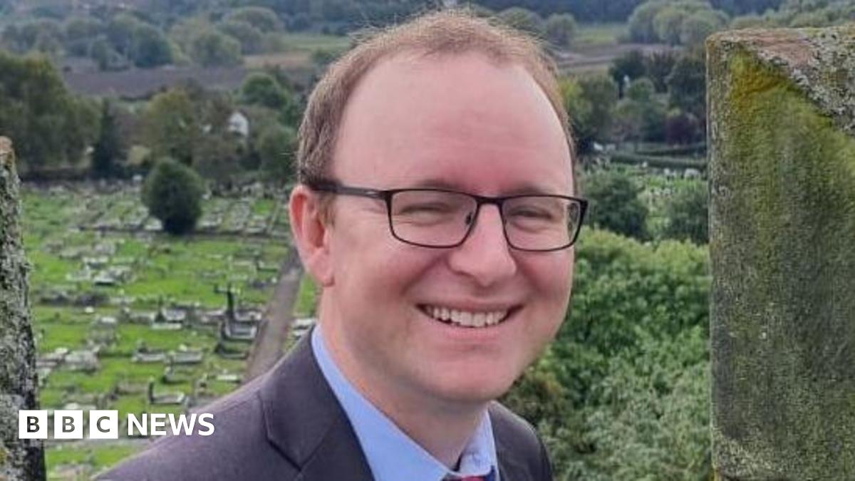 Cheshire: Council by-election looms as candidate stands down - BBC News