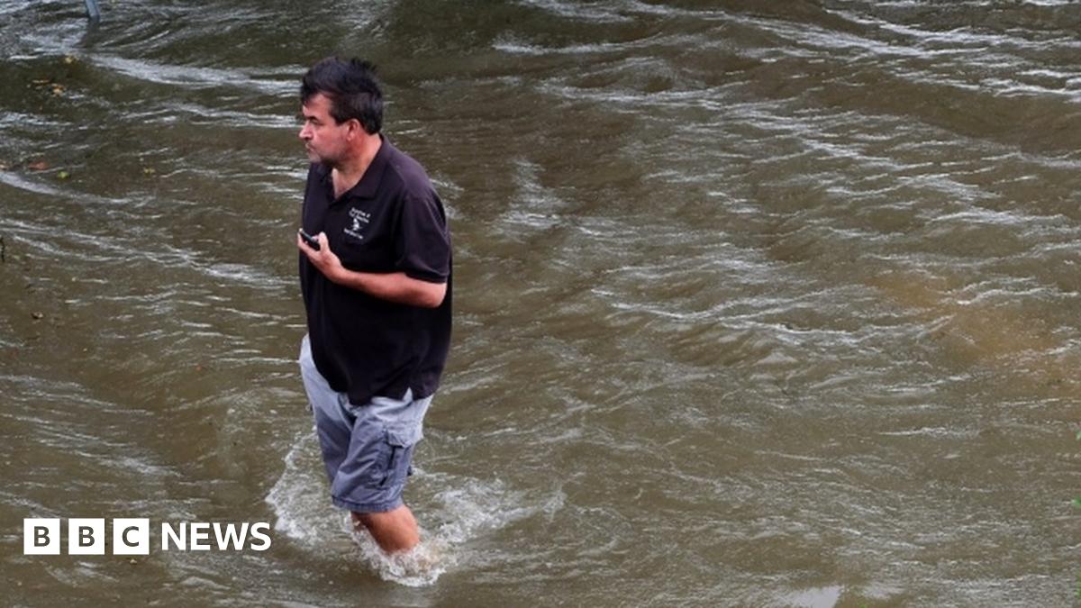 Storm Barry brings flood fears in Louisiana - BBC News