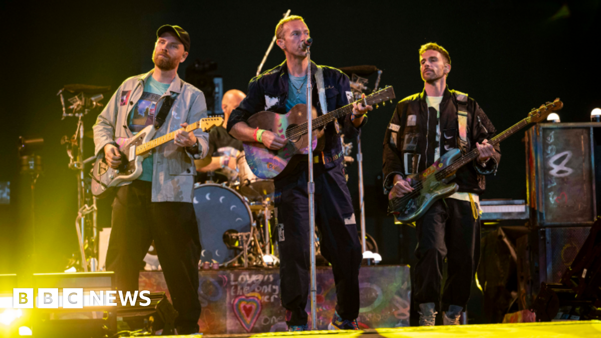 Coldplay gift of studio time for young musicians in Frome - BBC News
