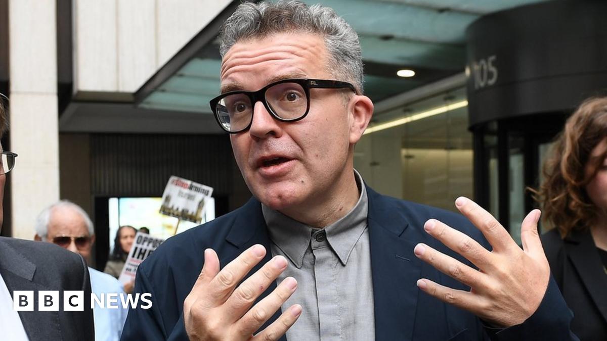 Brexit: Pressure builds on Labour leadership for new referendum - BBC News