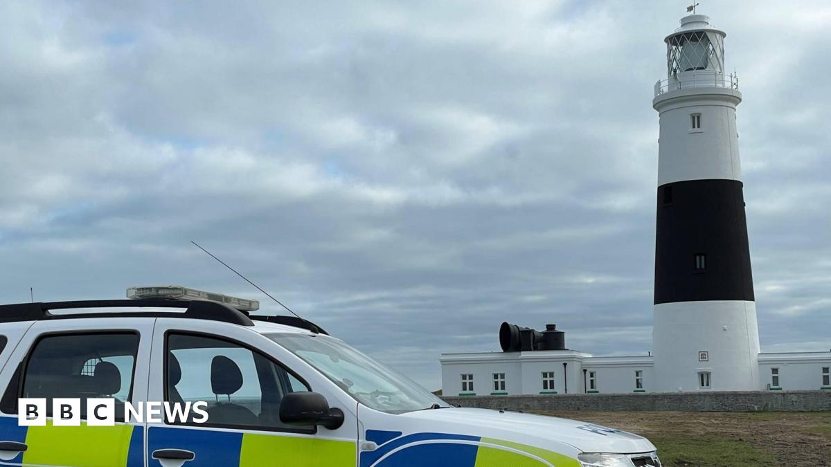 Guernsey Police give road and cyber safety lessons in Alderney - BBC News