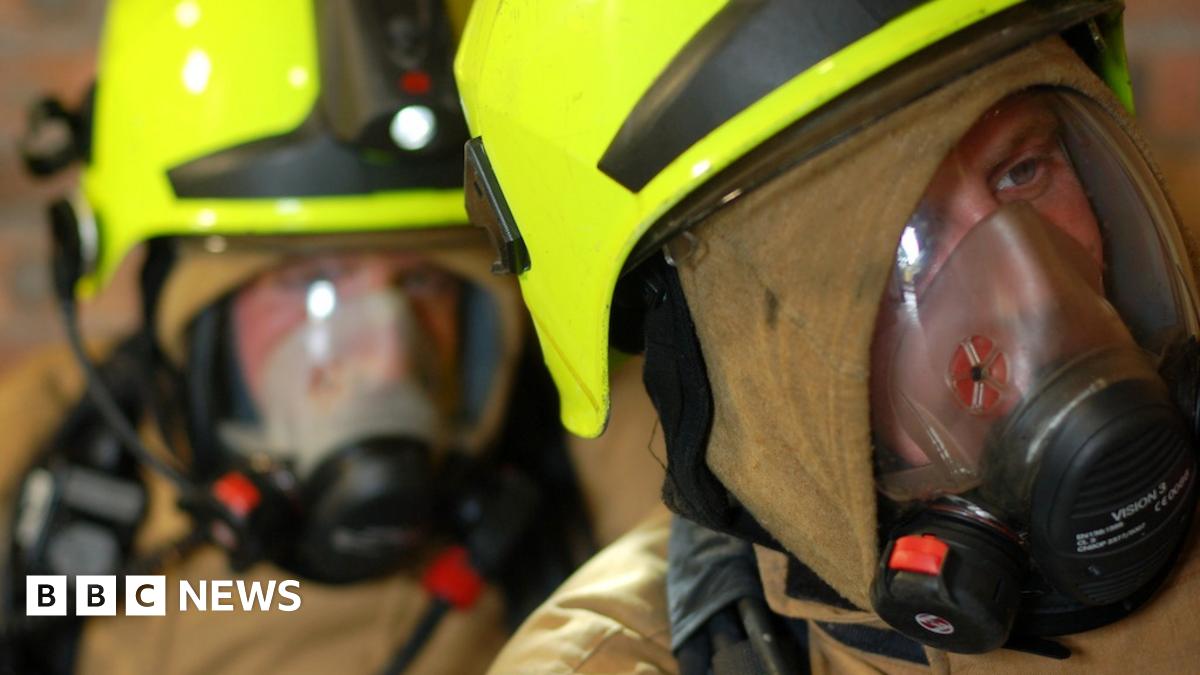 Children treated after Dunfermline fire - BBC News