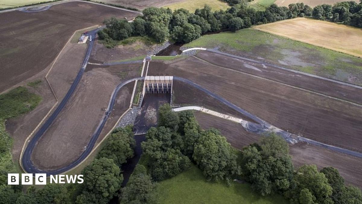 Morpeth gets £26m flood defence scheme - BBC News