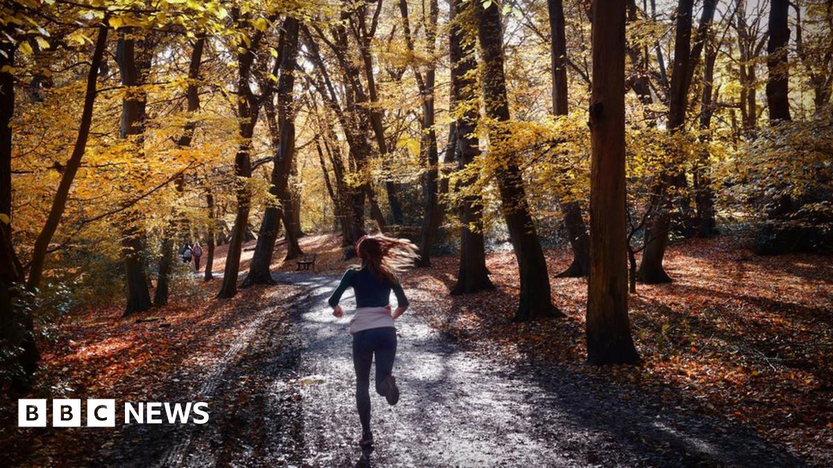 Coronavirus: Can you do outdoor sports while social distancing? - BBC News