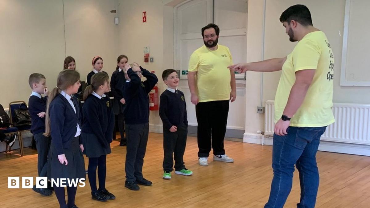 Ulster Touring Opera lends its voice to Fermanagh schools - BBC News