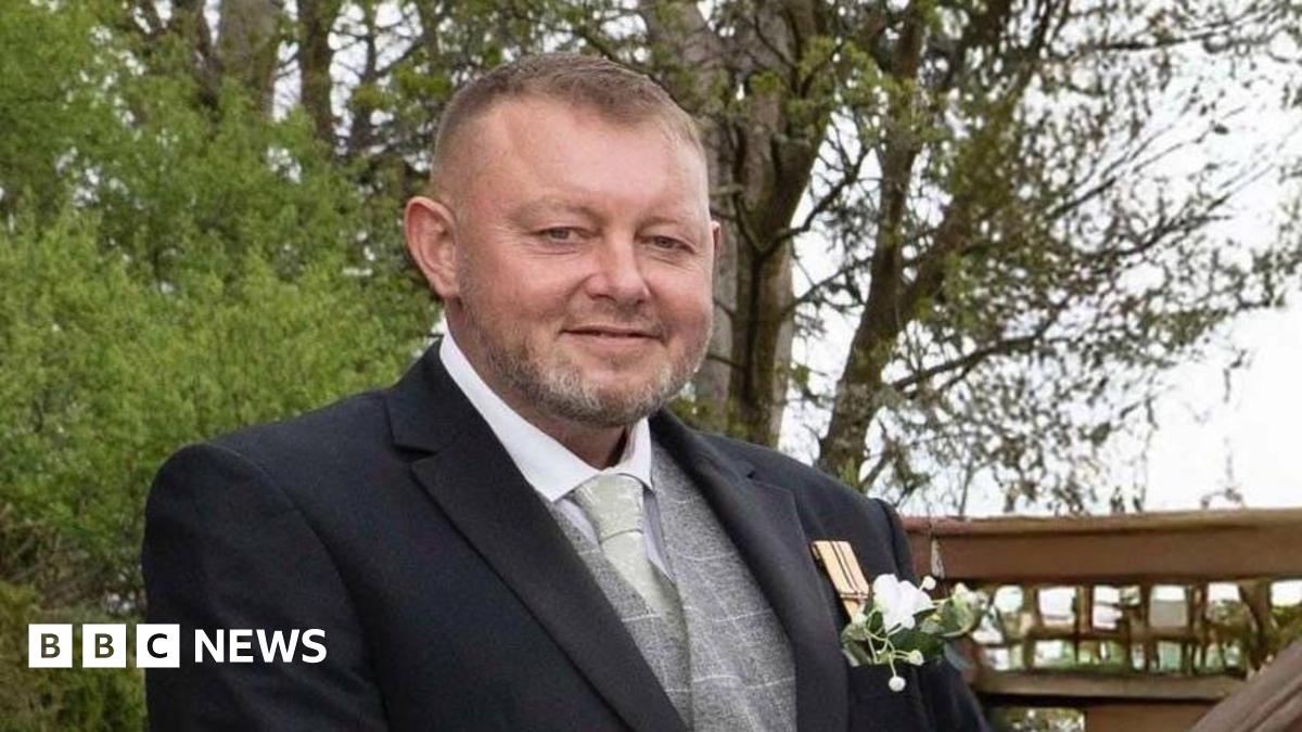 Tribute to Workington veteran killed in Easter Sunday crash - BBC News