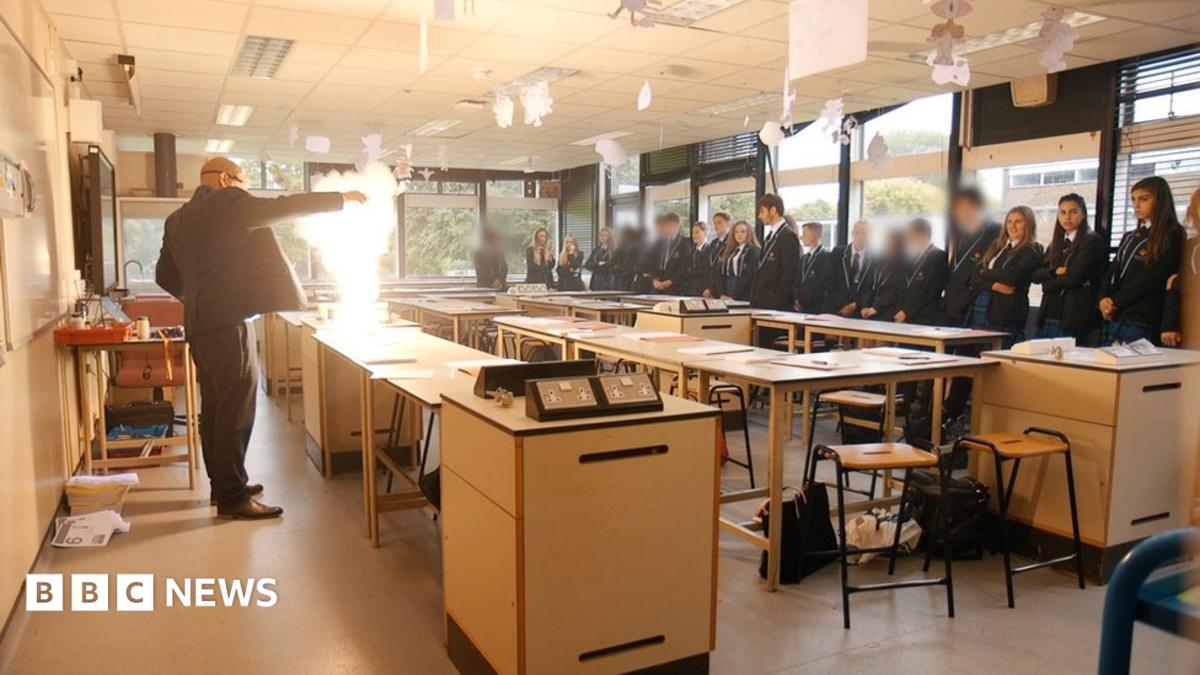 Job stress is 'overwhelming' teachers across the UK - BBC News