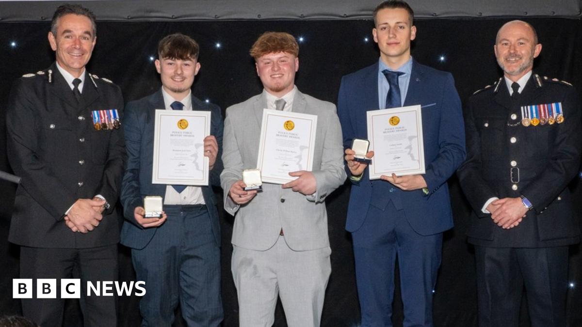 Trio given bravery award for stopping Spalding town centre sex attack ...