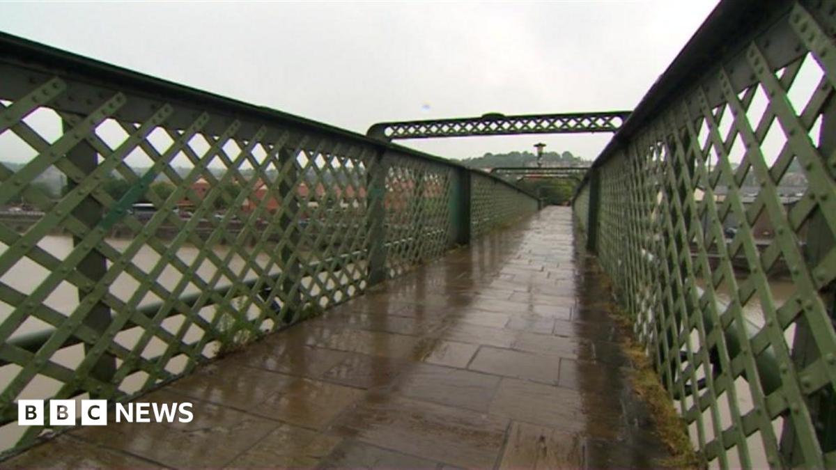Bristol bridge repairs to take longer than planned, says council - BBC News