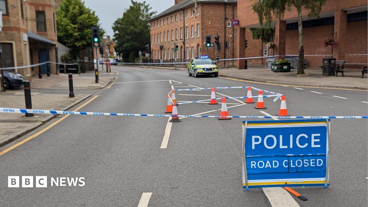 Oakham: Investigation launched after three assaulted - BBC News