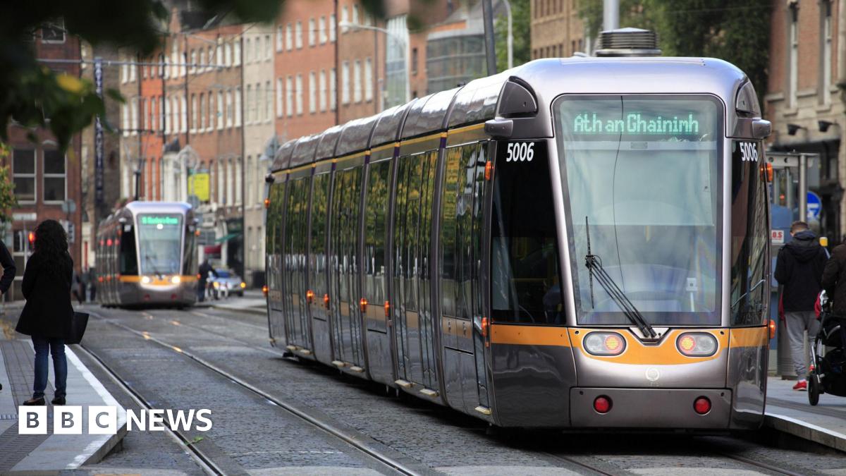 Luas: Dublin trams running again after power outage - BBC News